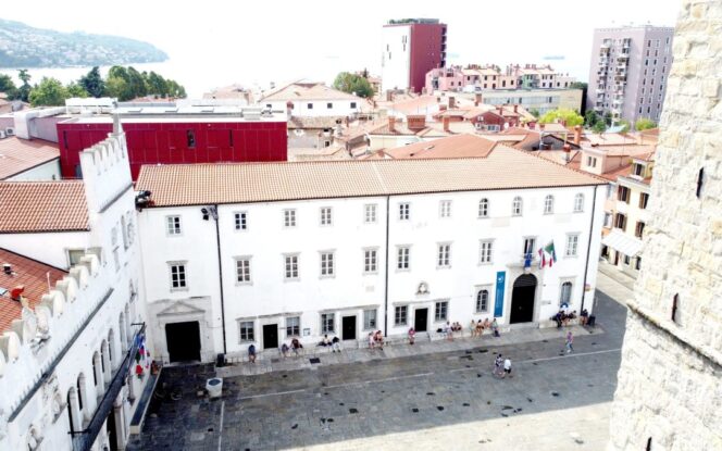 Univerza na Primorskem uvaja program matematike in računalništva - Naša ...